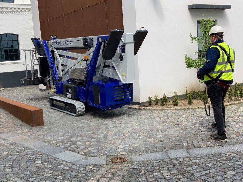 FALCON 320 Vario | Falcon Lifts