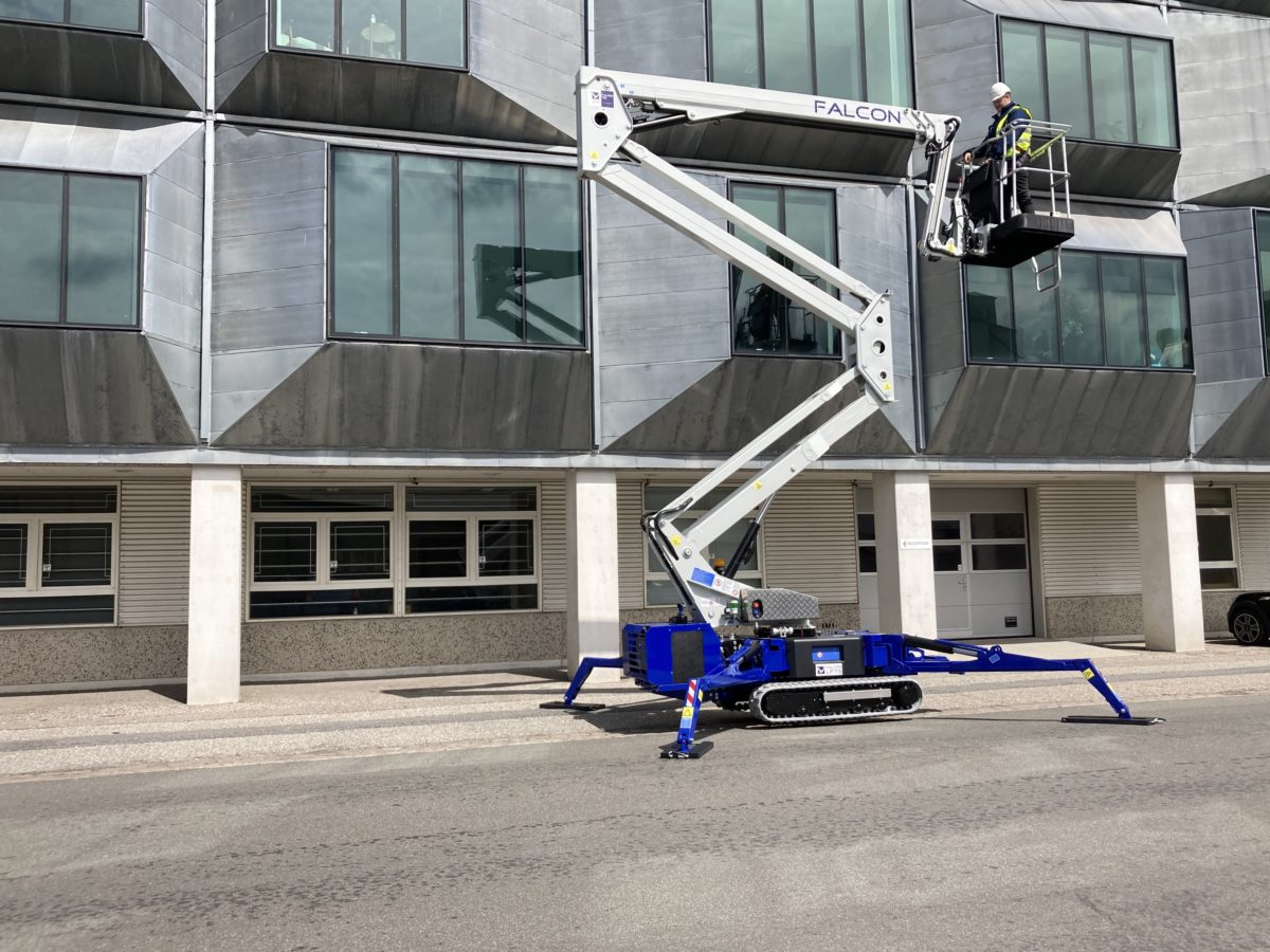 FS 520C Falcon Spider crawler lift - compact, lightweight, maximum reach