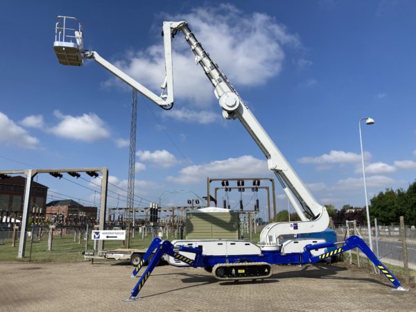 FS 520C Falcon Spider crawler lift - compact, lightweight, maximum reach