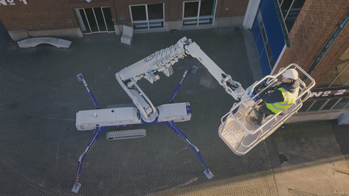 FS 520C Falcon Spider crawler lift - compact, lightweight, maximum reach