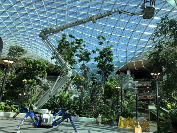 FS 520C Falcon Spider crawler lift - compact, lightweight, maximum reach